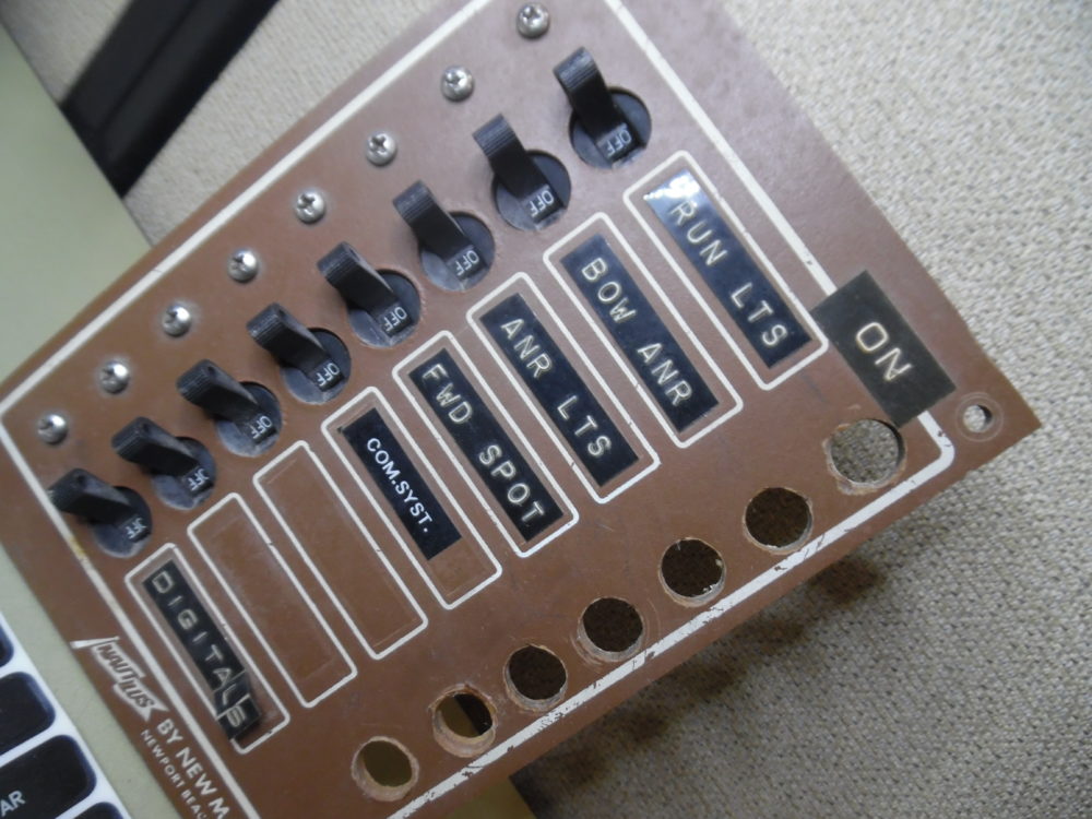 Newmar Nautilus Marine Boat Electrical 12V DC Breaker Panel w/ Labels ...