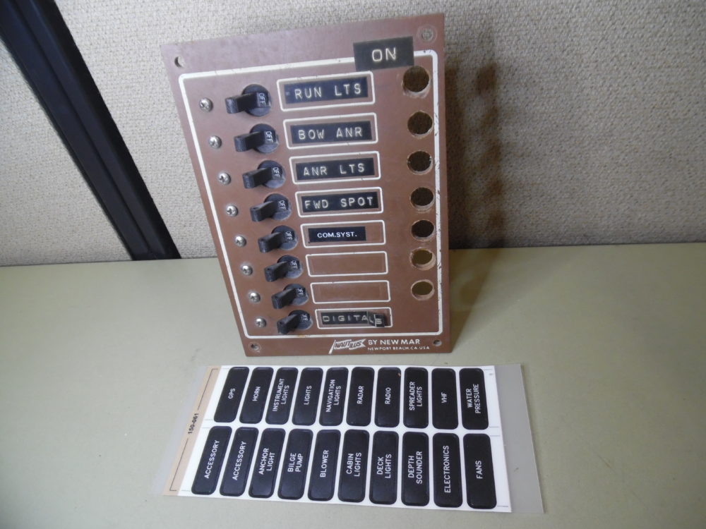 Newmar Nautilus Marine Boat Electrical 12V DC Breaker Panel w/ Labels ...