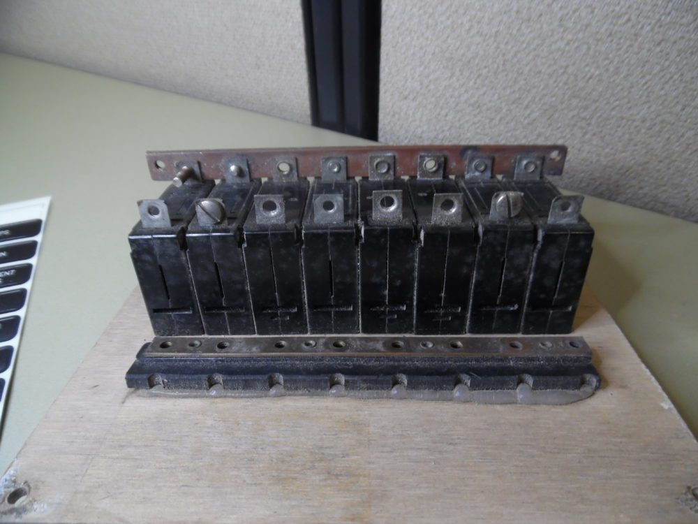 Newmar Nautilus Marine Boat Electrical 12V DC Breaker Panel w/ Labels ...