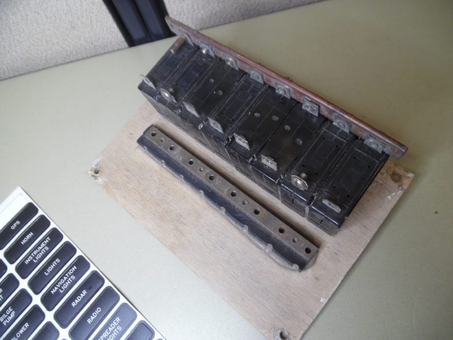 Newmar Nautilus Marine Boat Electrical 12V DC Breaker Panel w/ Labels ...