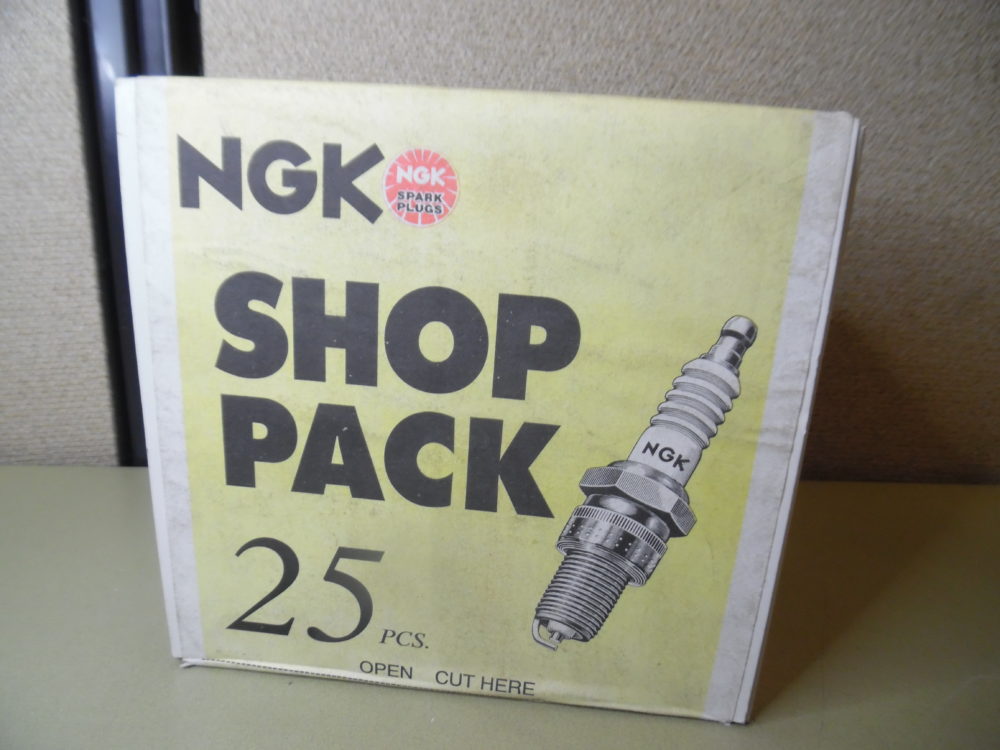Lot of 25 Shop Pack - NGK YR5/S25 SPARK PLUGS SHOP PACK - Bulk Box of 25 - Max Marine Electronics