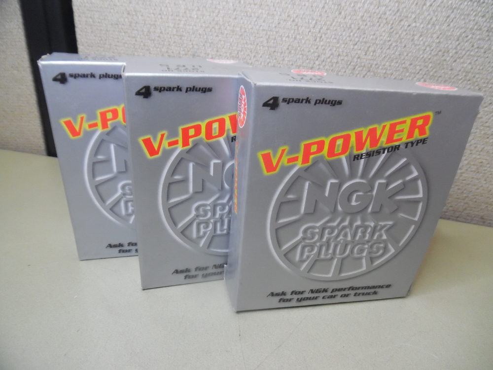 Qty Box Lot of 12 NGK 2771 UR5 V-POWER SPARK PLUGS - 12 Pack - Max ...