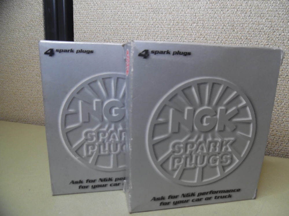 QTY Lot of 8 NGK 7534 B6HS SPARK PLUGS - FREE US SHIPPING - 8 Pack ...