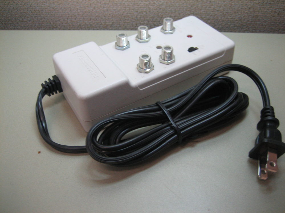 Permacolor 10G208 Coaxial Coax 4-Set Distribution Signal Amplifier 75 ...