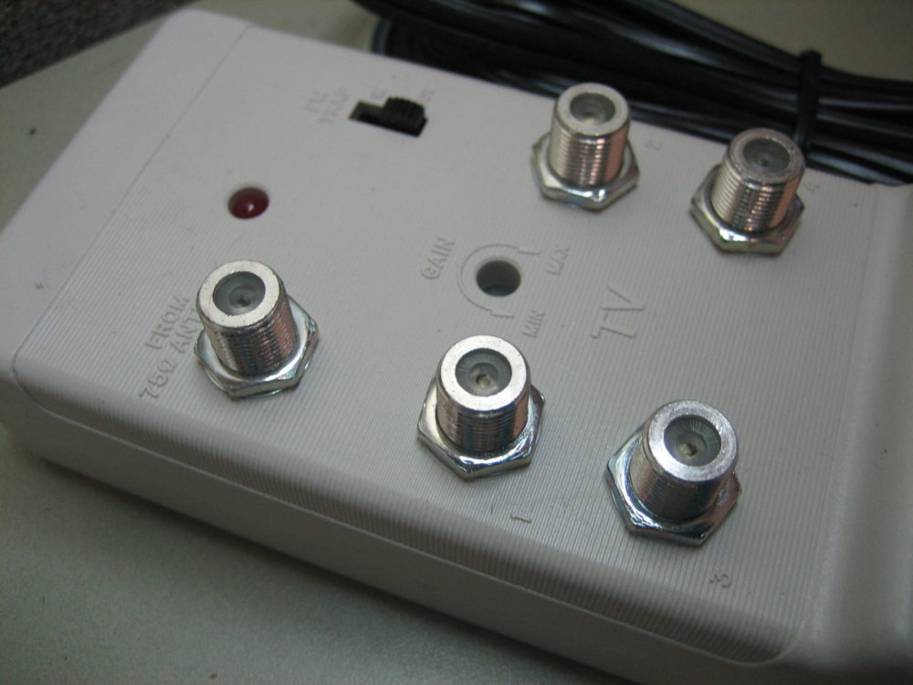 Permacolor 10G208 Coaxial Coax 4-Set Distribution Signal Amplifier 75 ...