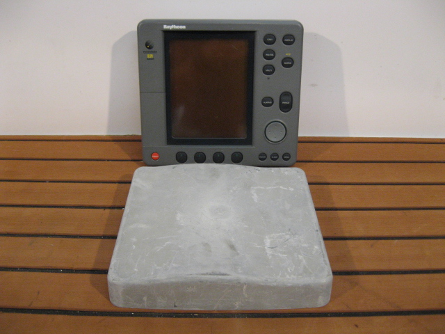 Raymarine (Raytheon) SL70 Radar Display w/ Suncover (Rebuilt LCD) - Max ...
