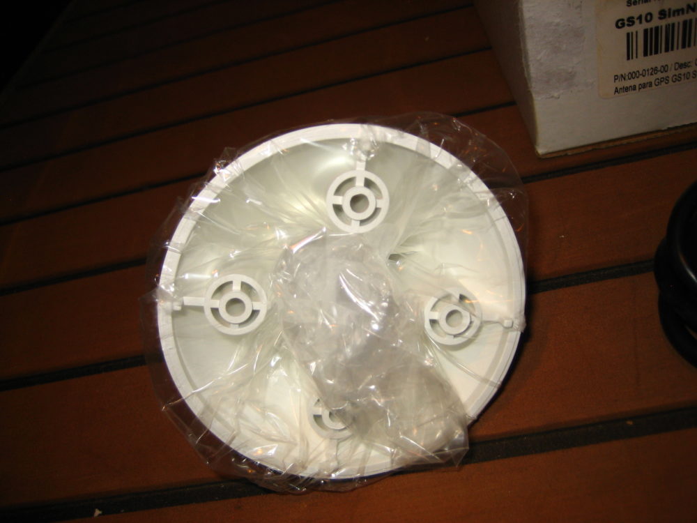 Simrad GS10 Simnet GPS Antenna w/ 5 meter Simnet Drop Cable NEW IN BOX ...