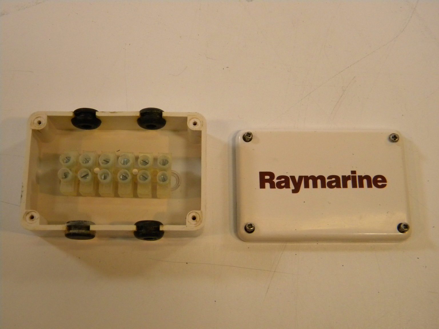 Raymarine R55006 Seatalk Auxillary Junction Box W/ Hardware No Cables ...