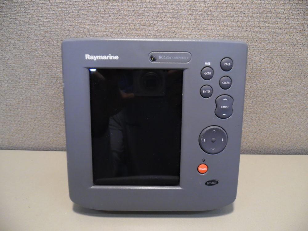 Raymarine RC435 Chartplotter Display + Suncover - E32040 - Used ...