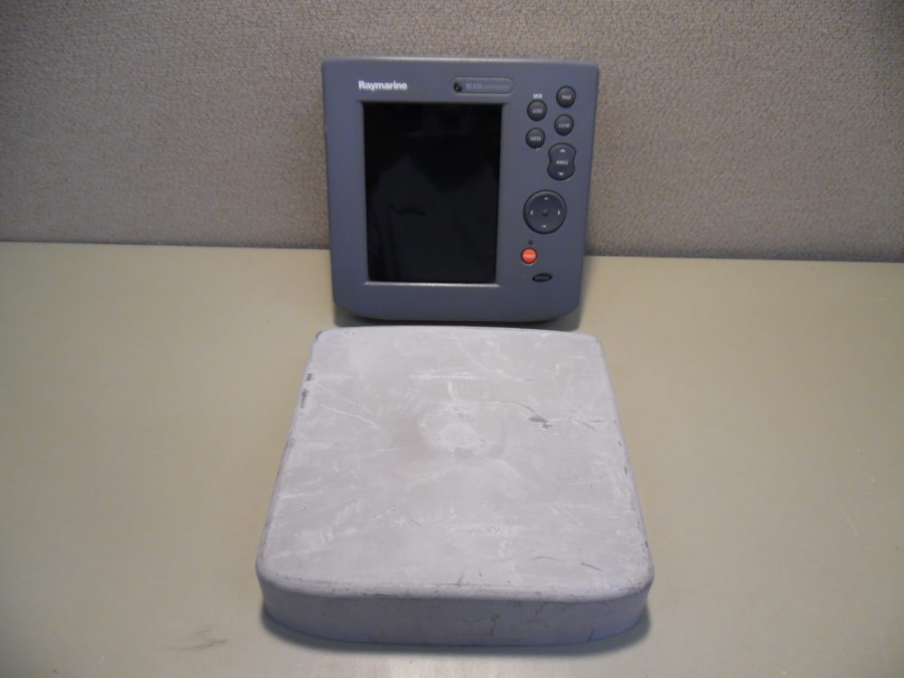 Raymarine RC435 Chartplotter Display + Suncover - E32040 - Used ...