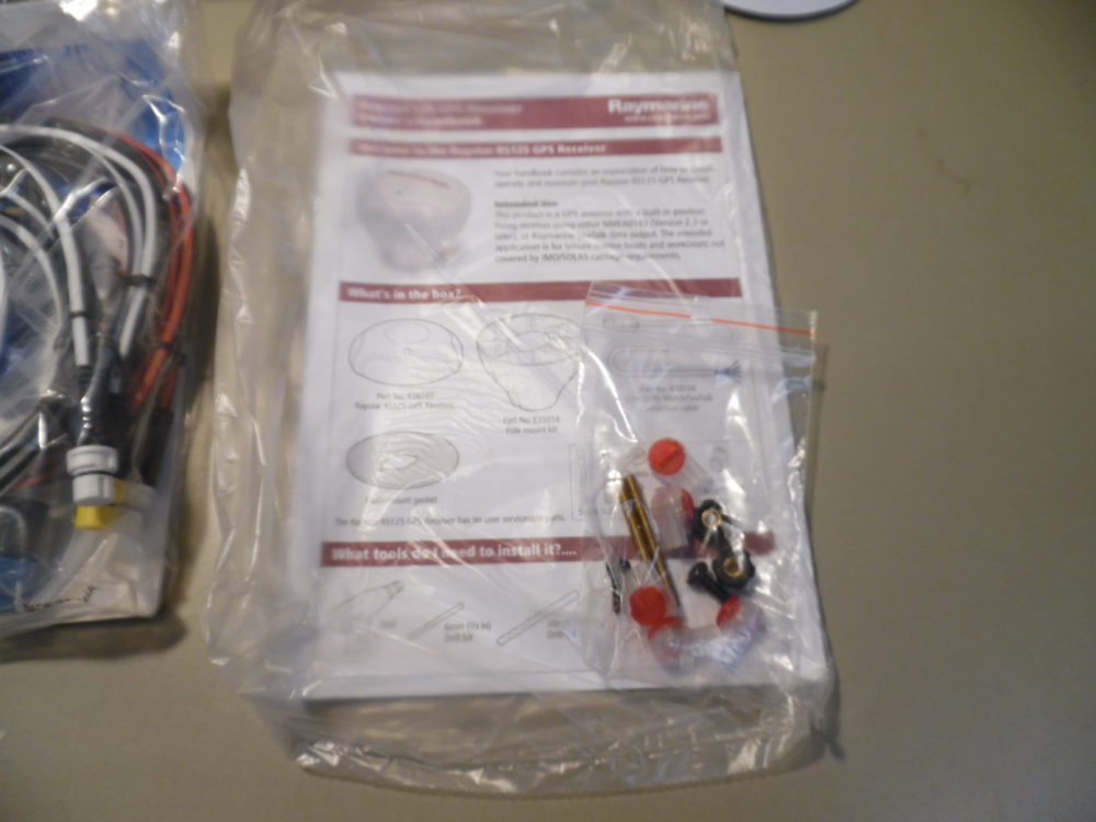 Raymarine Raystar 125 GPS Antenna + Seatalk NG to 1 Kit - E32119 New in ...