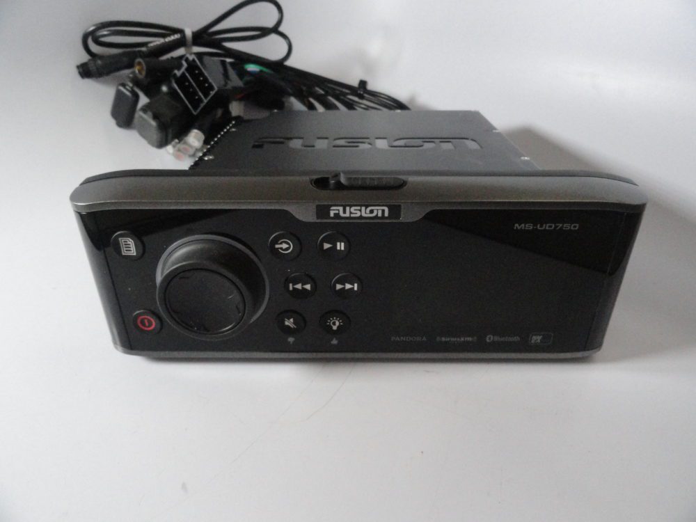 Fusion MS-UD750 Marine Entertainment System with Internal UNI-Dock ...