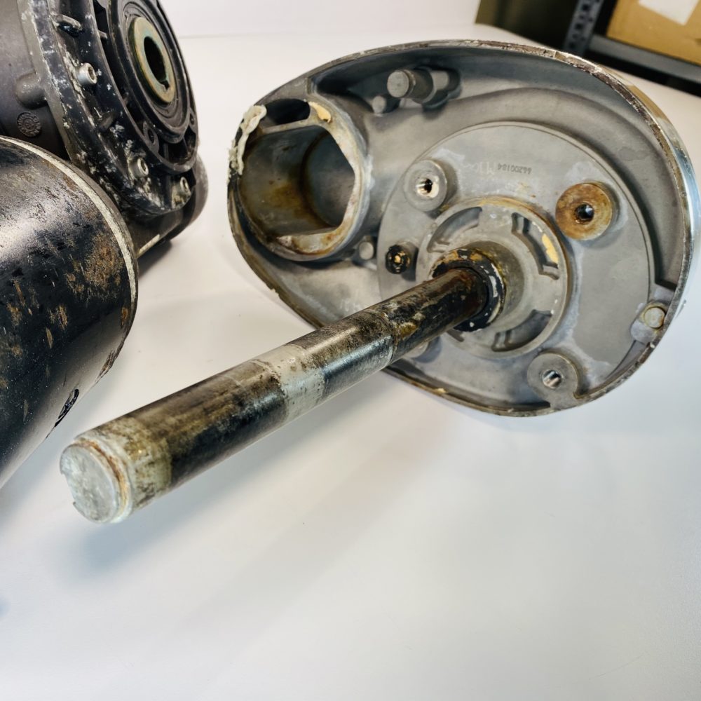 Lewmar 6V Windlass Gypsy Motor 66200206 12 VDC For Parts As-Is - Max ...