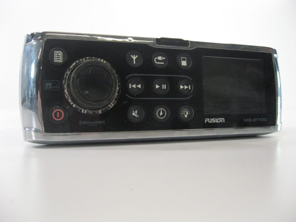 Fusion MS-IP700 Marine Stereo Aux/AM/FM/USB/NMEA w/ Sun Cover (Tested ...