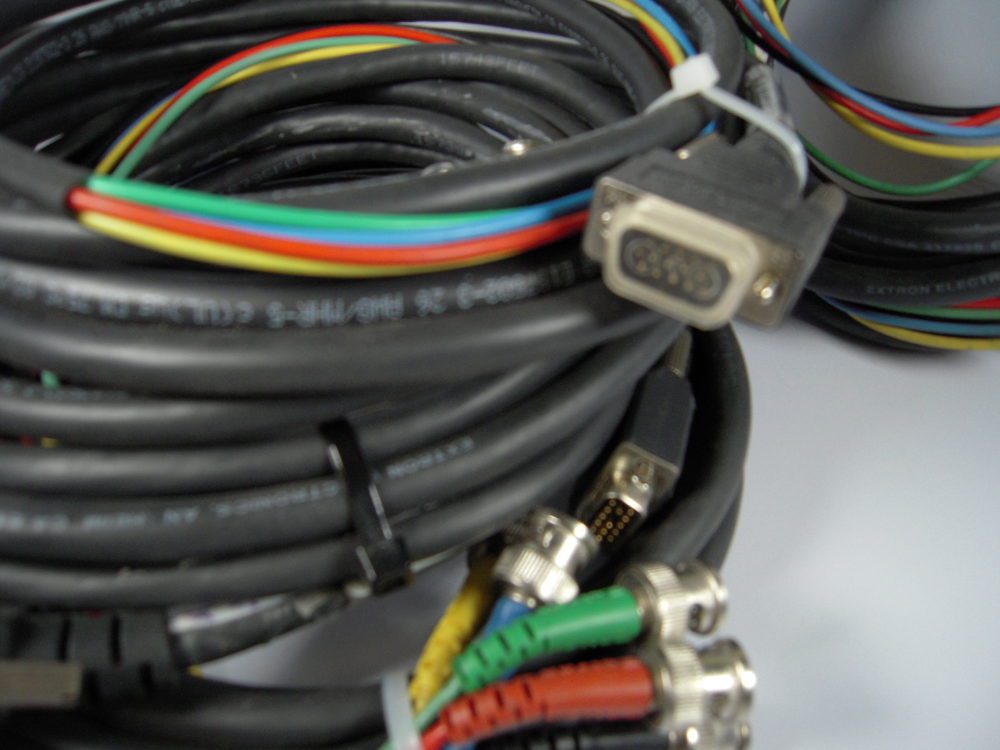 Extron Electronics Lot of 24 Extron VGA Adapters 15 Pin- Assorted ...