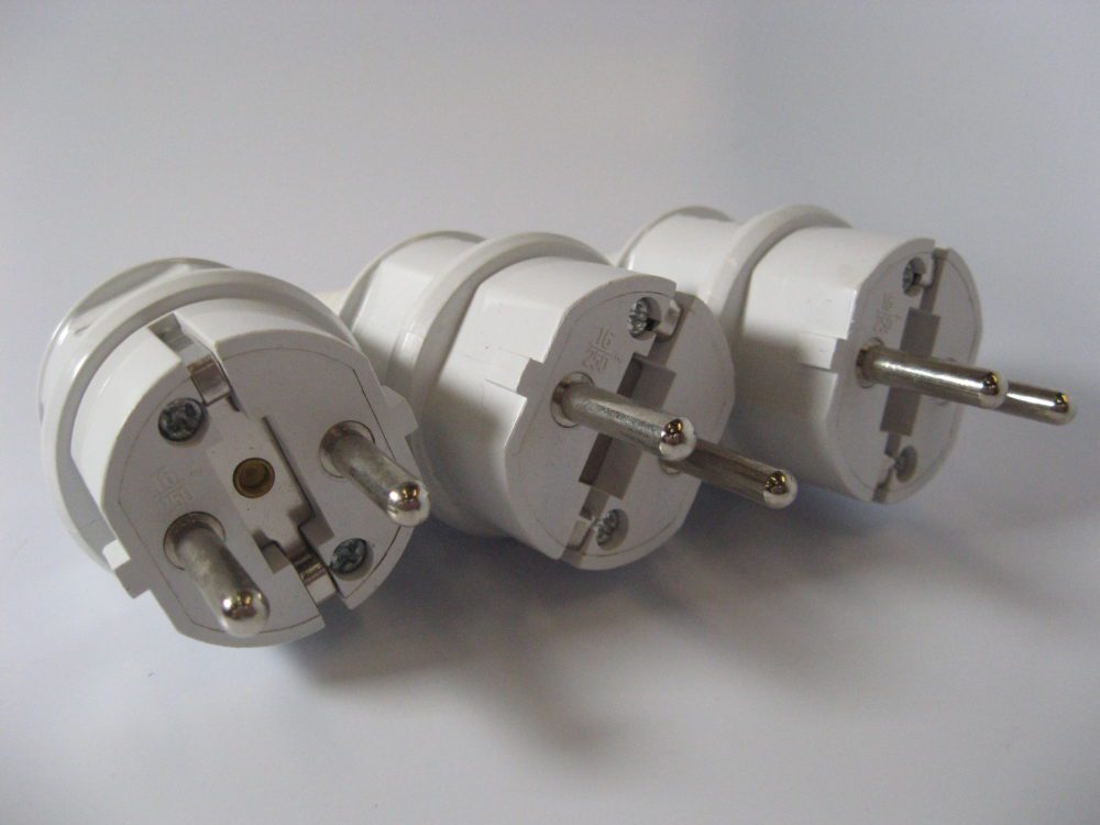Lot of 34 Non-Polarized Europlugs 2-Pin (16A 250V) *NEW* - Max Marine ...