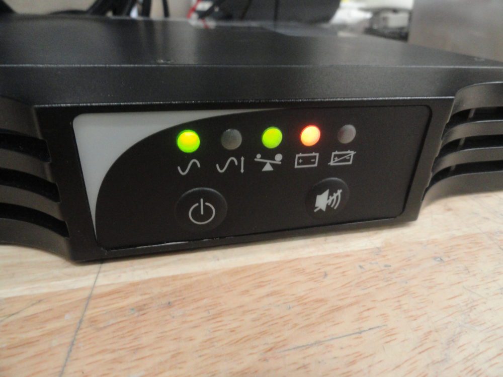 Tripp Lite SMART500RT1U SmartPro Rackmount 500VA Good Condition FOR ...