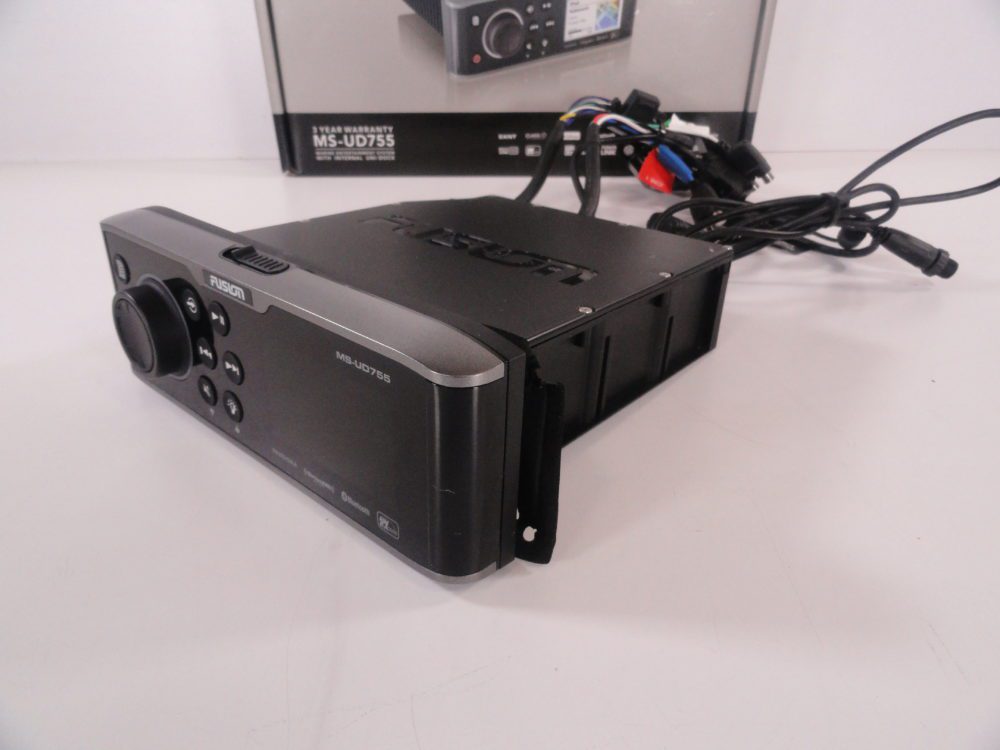 Fusion MS-UD755 Marine Entertainment System with Internal UNI-Dock ...