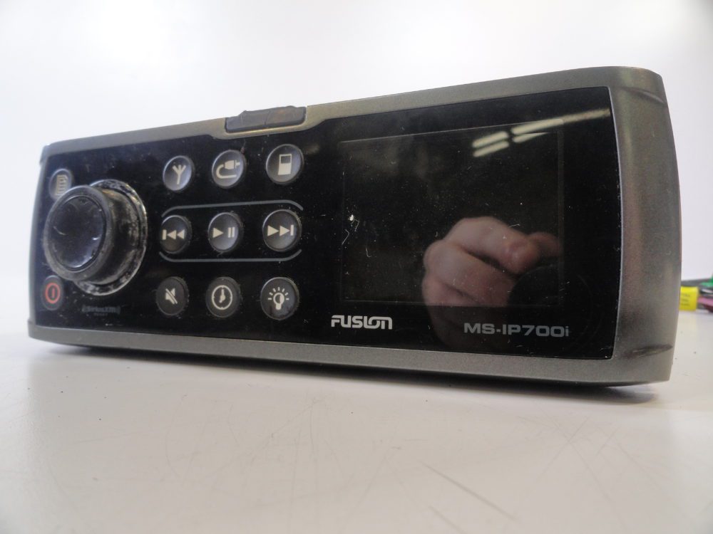 Fusion MS-IP700i True-Marine Entertainment System for iPod - Max Marine ...