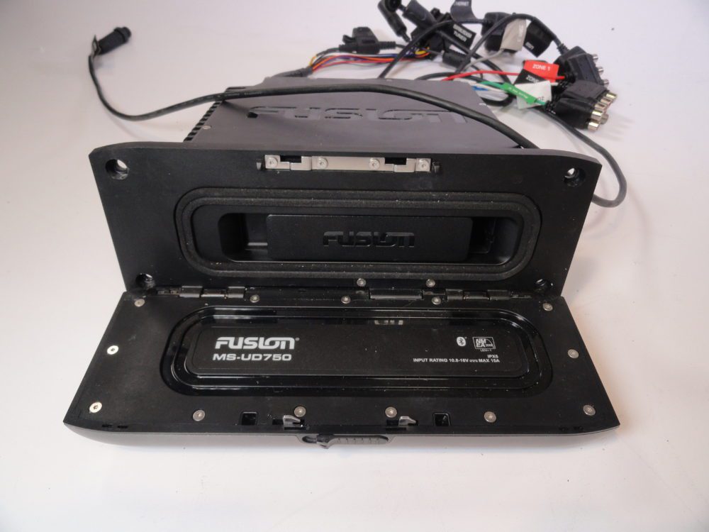 Fusion MS-UD750 Marine Stereo Sirius XM FM AM Bluetooth - FOR PARTS OR ...