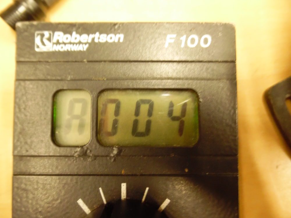 Robertson Simrad F100 Wired Handheld Autopilot Remote Control - TESTED ...