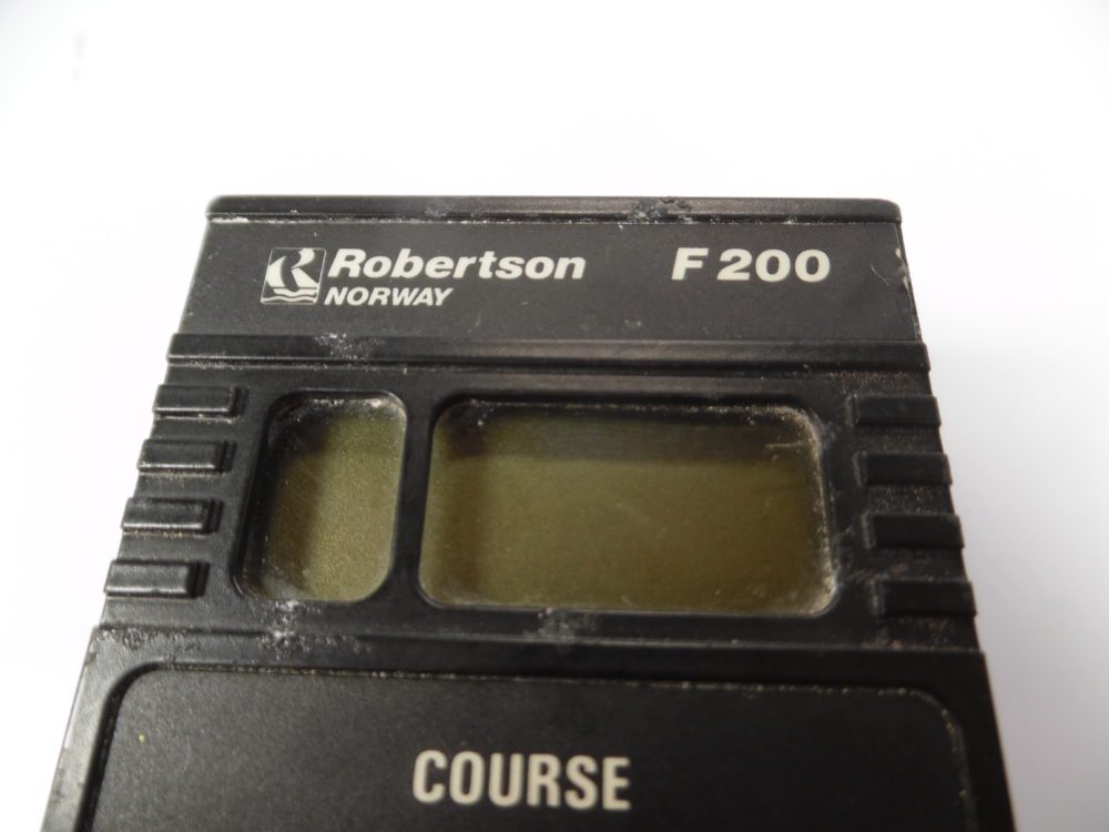 Robertson Simrad F200 Wired Handheld Autopilot Remote Control - TESTED ...
