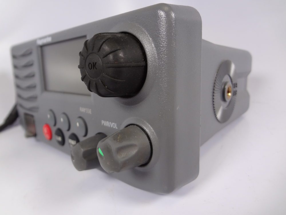 Raymarine RAY55E Submersible Marine VHF Radio Transceiver Unit w ...