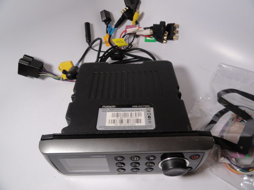 Fusion MS-AV700i AM/FM VHF DVD/CD Sirius XM Radio NMEA 2000 - Max ...