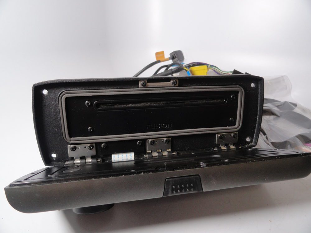 Fusion MS-AV700i AM/FM VHF DVD/CD Sirius XM Radio NMEA 2000 - Max ...