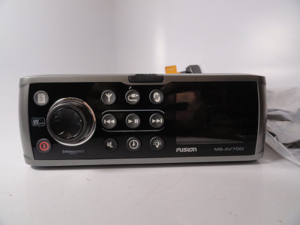 Fusion MS-AV700i AM/FM VHF DVD/CD Sirius XM Radio NMEA 2000 - Max ...