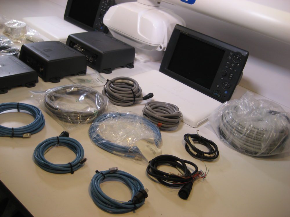 Dual Furuno Navnet 3D MFD12 w/ DRS12A - GPS 17X - DFF1 - SYSTEM Tested ...