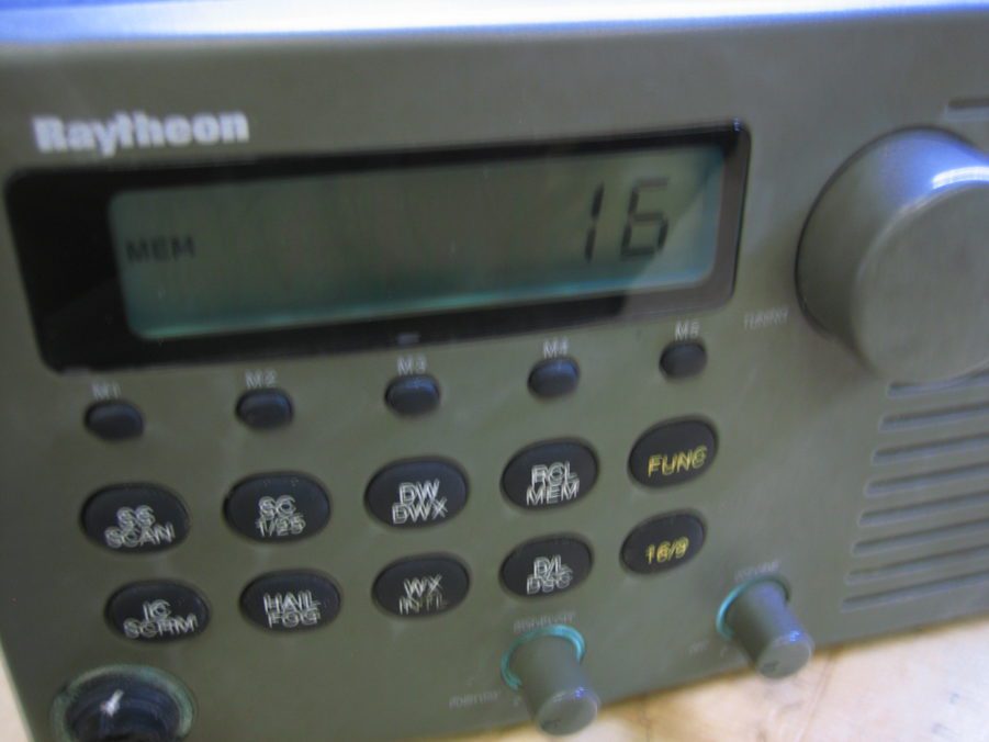 Raytheon Ray220 VHF Hailer w/ Microphone Marine Radio - Tested - Max ...