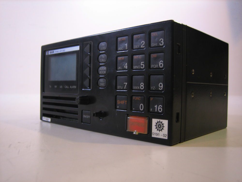 Sailor RT4822 VHF-DSC Radio w/ Handset - Fair Cond - Max Marine Electronics