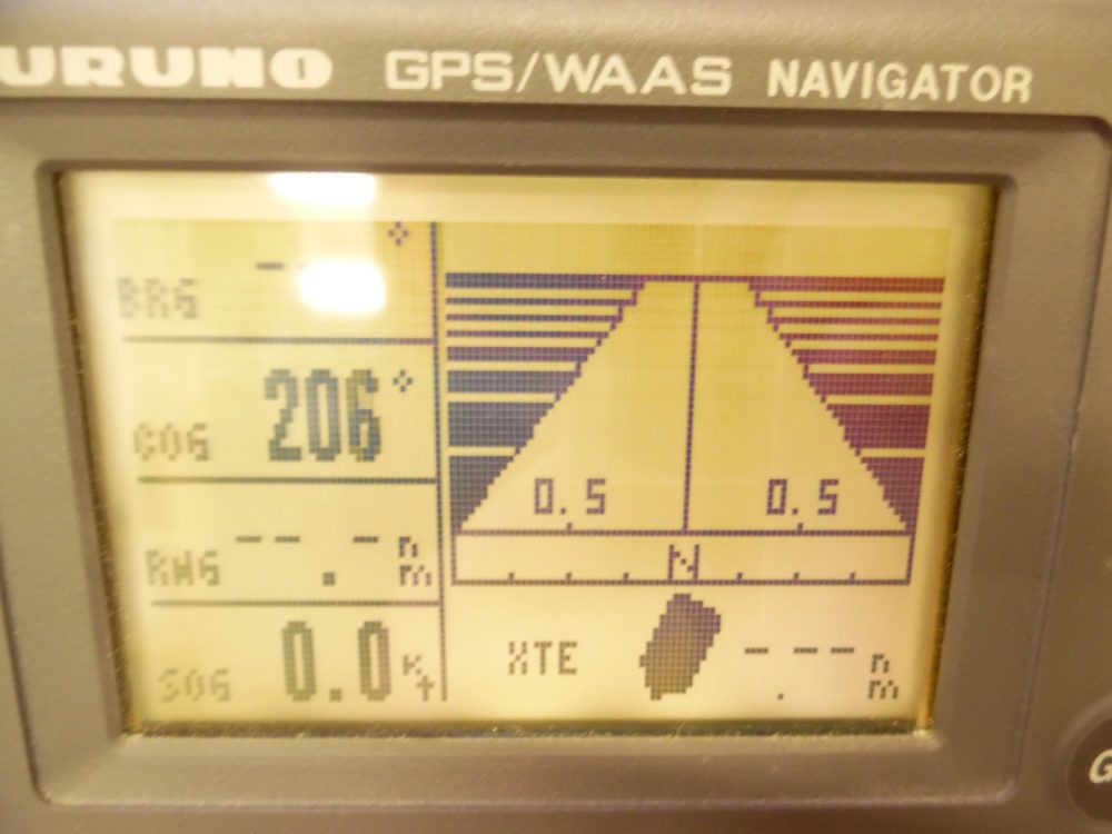 Furuno GP-32 GPS / WAAS Navigator Display w/ Bracket - Great Condition ...