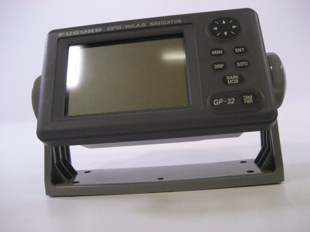 Furuno GP-32 GPS / WAAS Navigator Display w/ Bracket - Great Condition ...