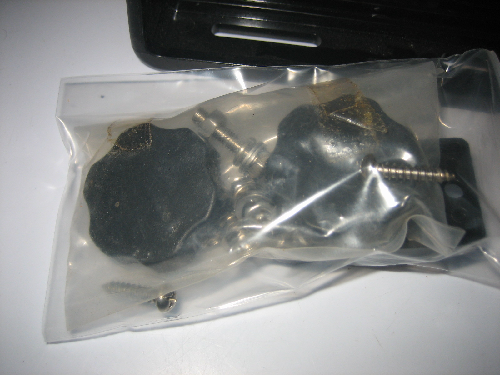 Uniden Oceanus UT910 5.75" VHF Mounting Mount Bracket Knobs Mic Clip ...