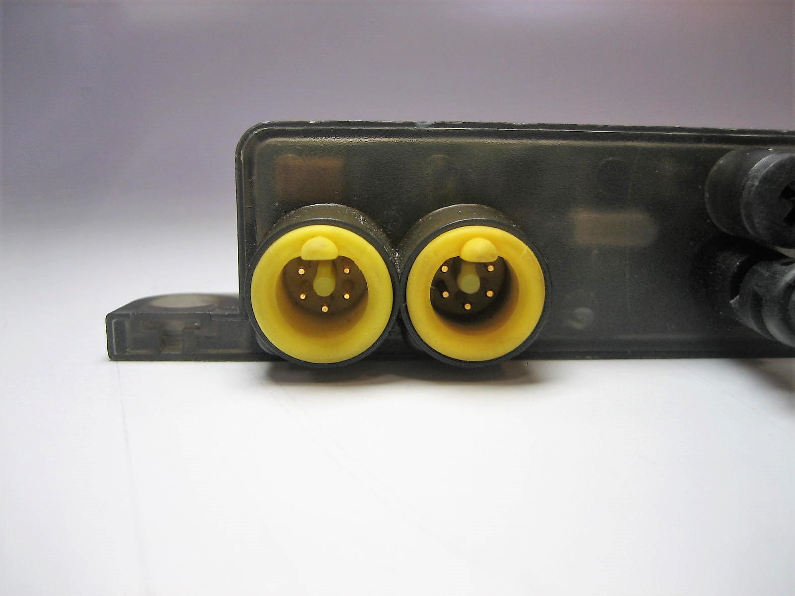 Simrad AT10HD 10Hz NMEA0183 to Simnet Converter 24006694 - Max Marine ...