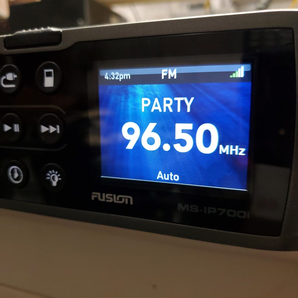 Fusion MS-IP700i True-Marine AM/FM Sirius Radio System for iPod NO NMEA ...