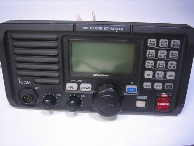 Icom IC-M604 VHF/FM Submersible Marine Radio Transceiver~HAS MMSI - Max ...