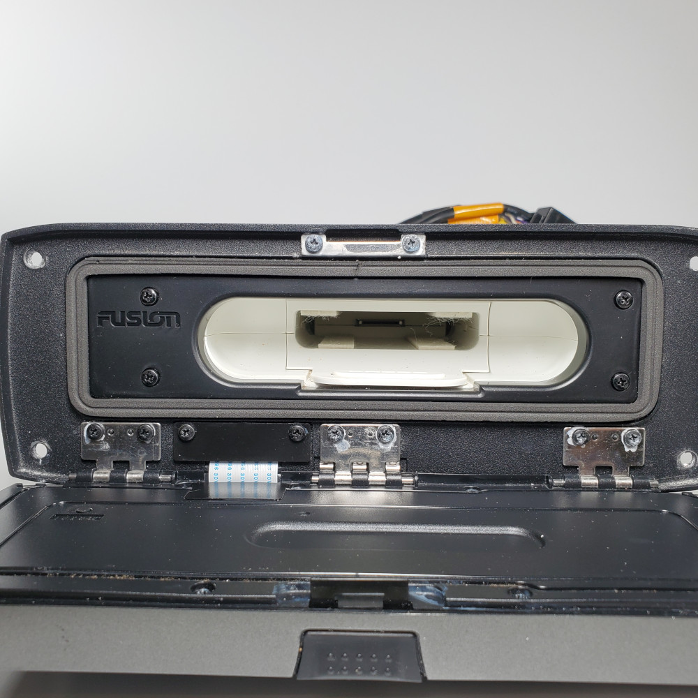 Fusion MS-IP700i - True-Marine Entertainment System AM/FM Sirius XM ...