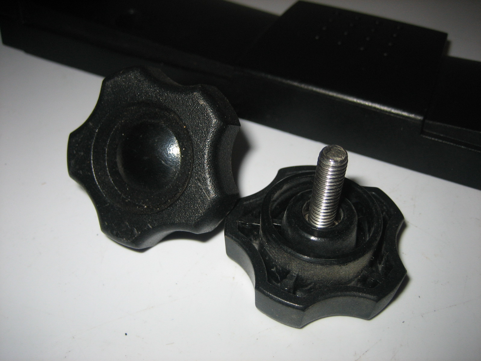 Simrad GO9 XSE / Vulcan 9 Black Mounting Gimbal Bracket with Knobs ...