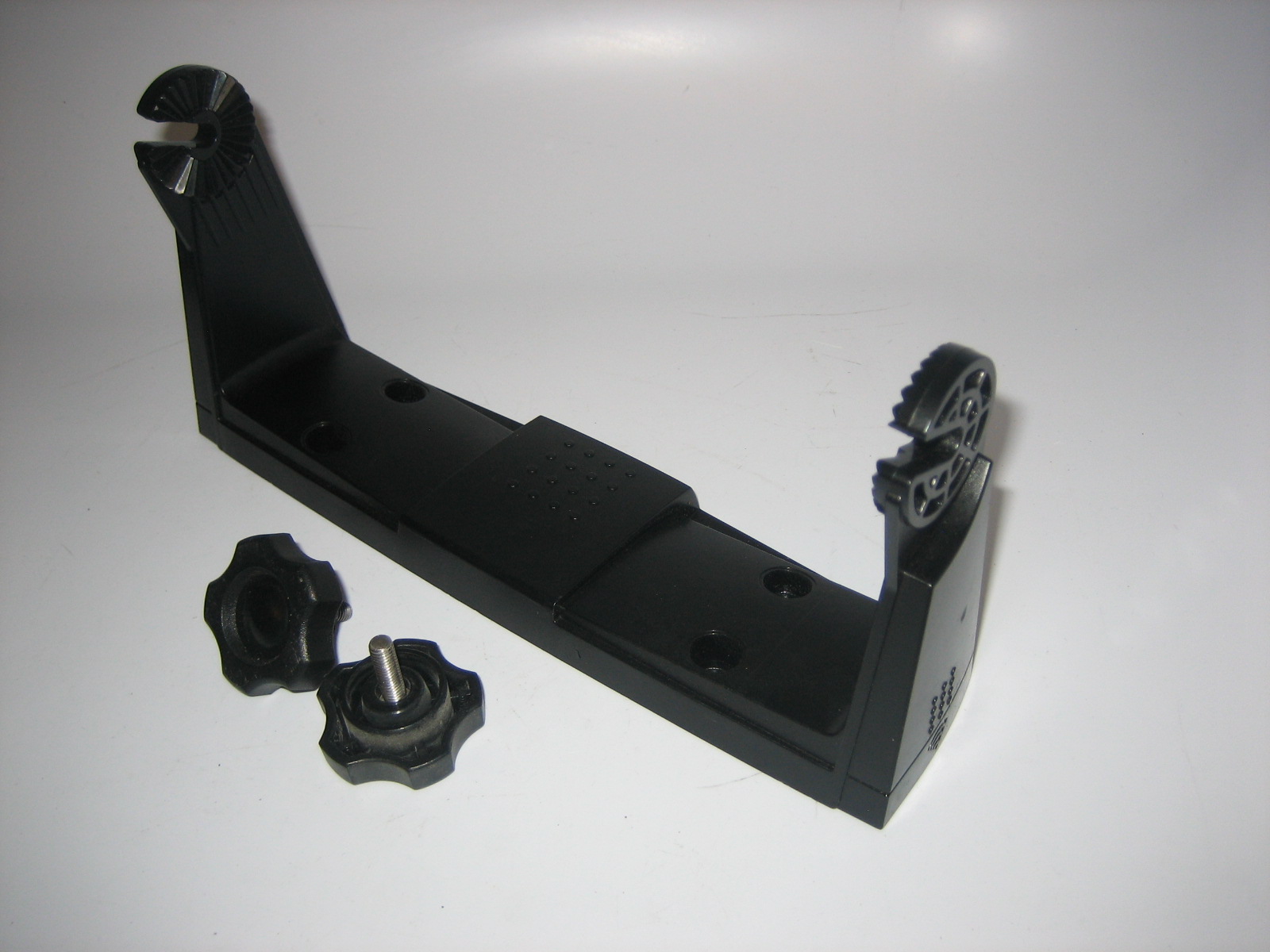 Simrad GO9 XSE / Vulcan 9 Black Mounting Gimbal Bracket with Knobs ...