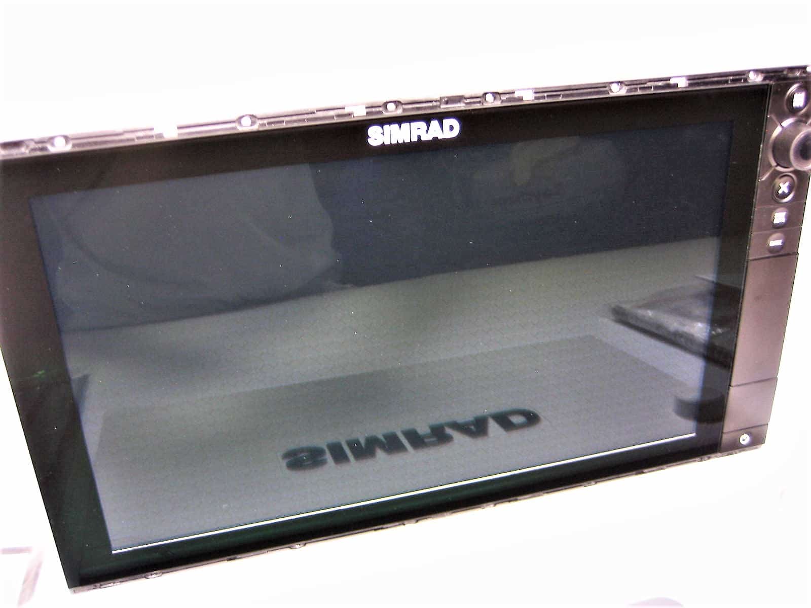 Simrad NSS16 Evo2 16" Touchscreen MFD Chartplotter - Max Marine Electronics