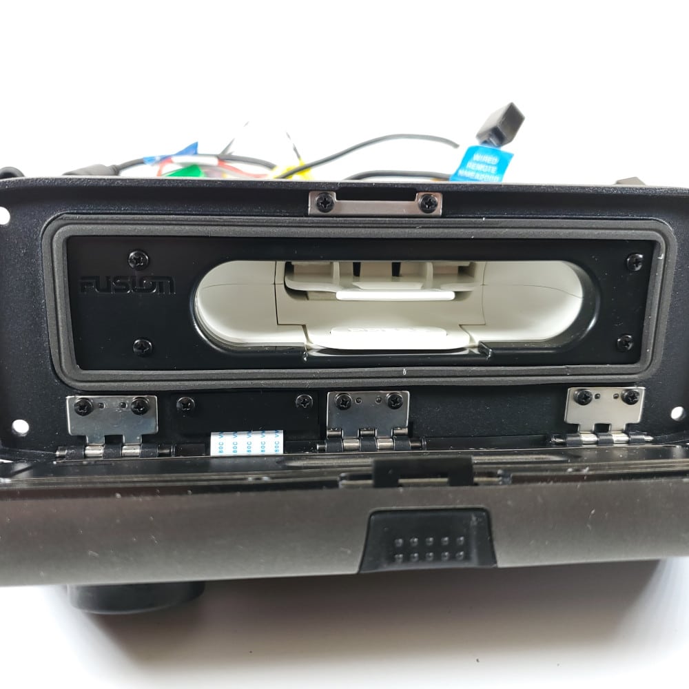 Fusion MS-IP700i - True Marine Entertainment System AM/FM Sirius Boat ...