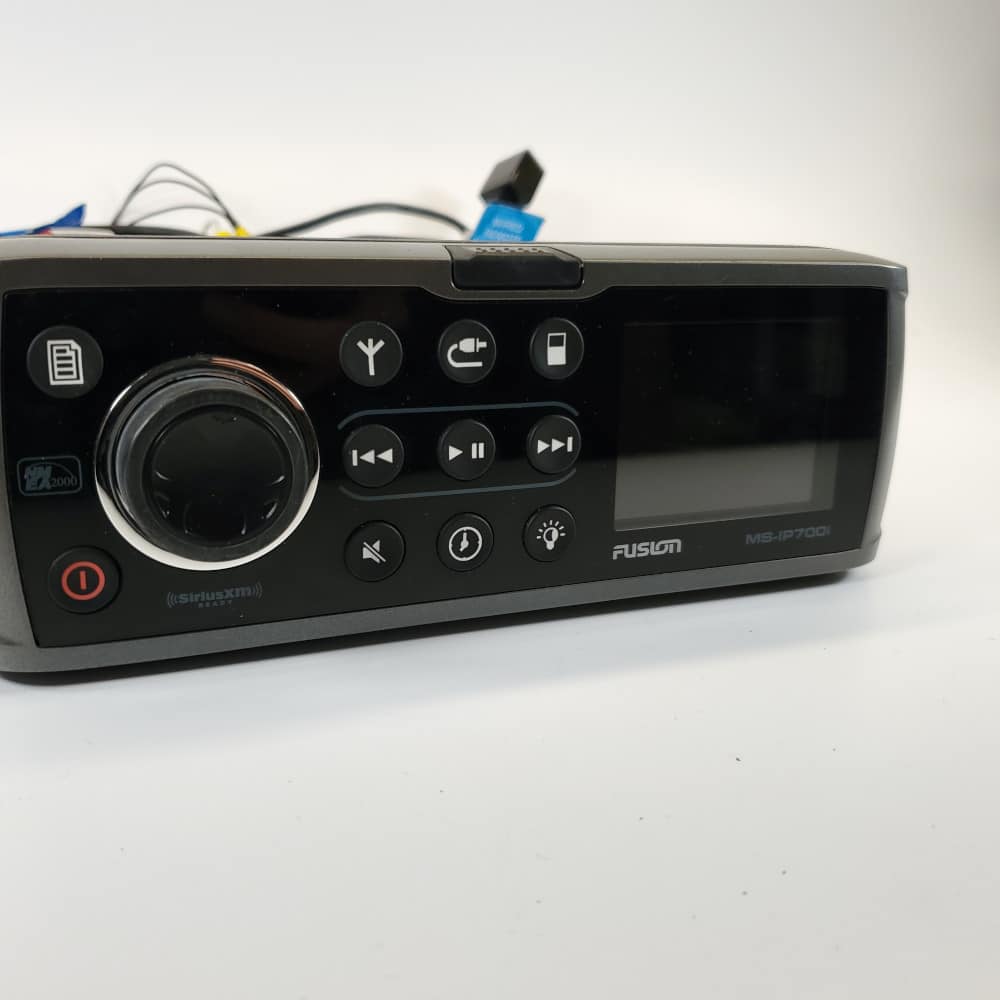 Fusion MS-IP700i - True Marine Entertainment System AM/FM Sirius Boat ...