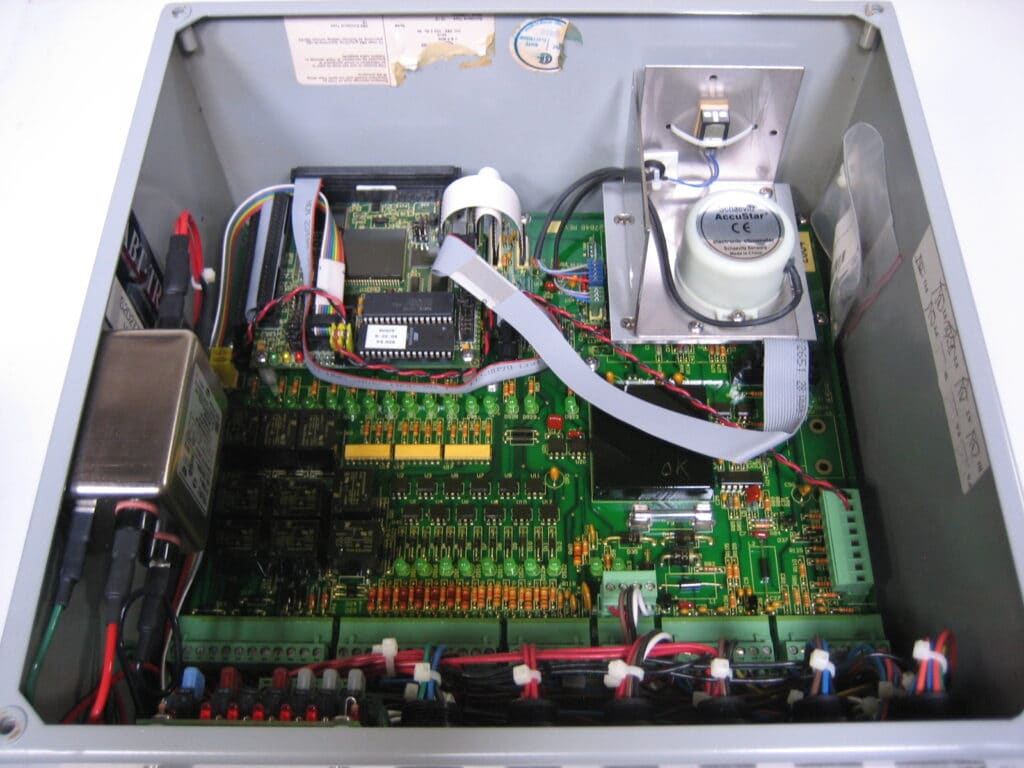 ABT Trac 24VDC 2-Fin Stabilizer Servo Control Box 28111 - FOR PARTS ...