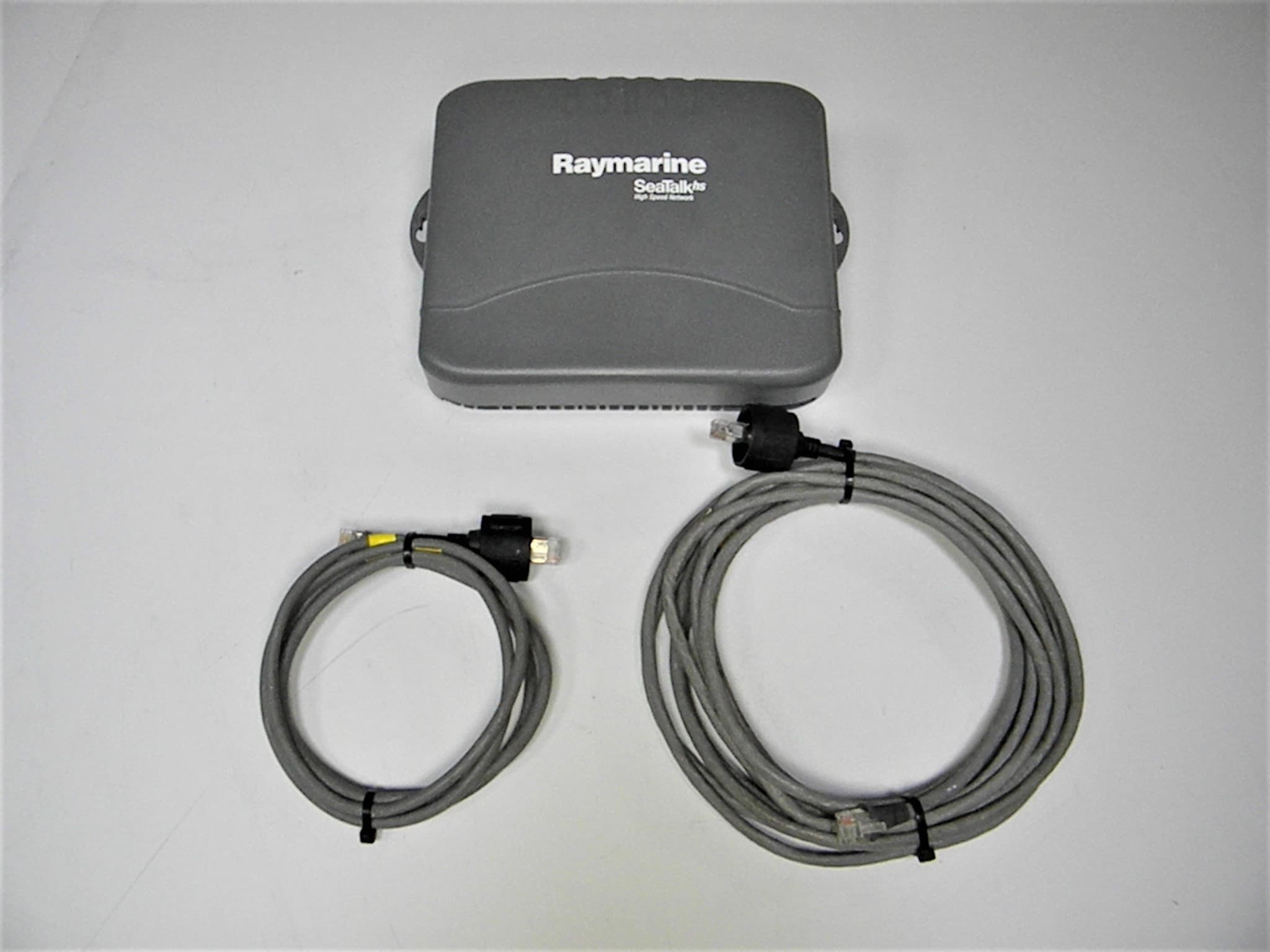 Raymarine E55058 Seatalk HS Network Switch - (1) 5m + (1) 1.5m Network ...