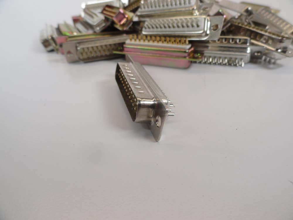 DB25 D-Sub Serial Port 25 Pin Solder Connectors Male WHITE - LOT OF 25 ...