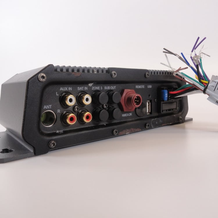 Lowrance Simrad SonicHub by Fusion - Black Box Marine Audio Server ...