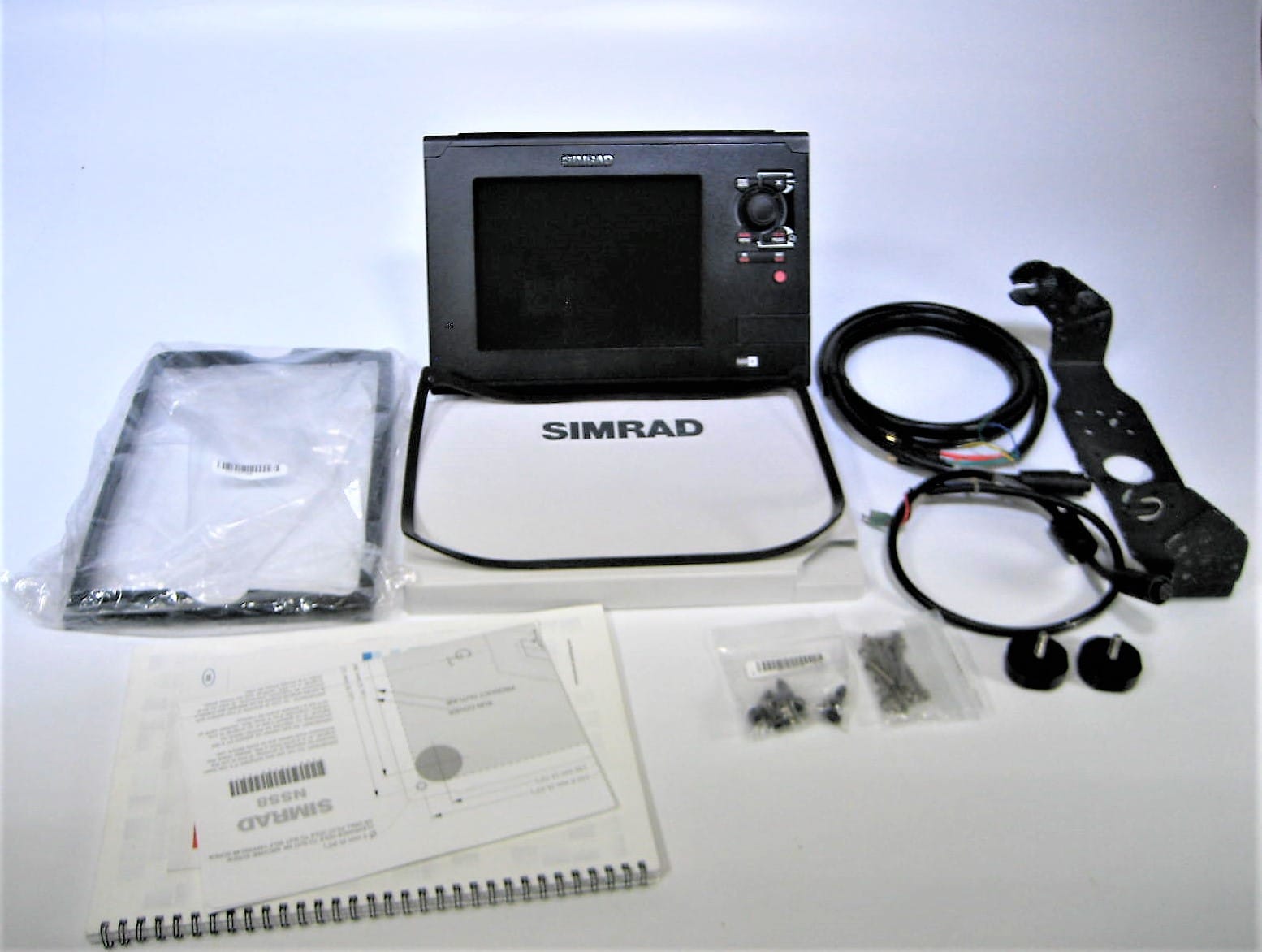 Simrad NSS8 Amer MFD Display + Sun Cover - Tested Working Cond - Max ...